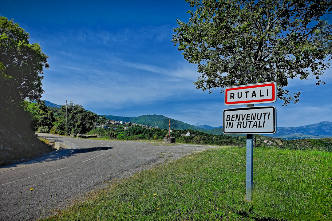 A villa di Rutali dans la région du Nebbiu en Haute Corse proche de ...